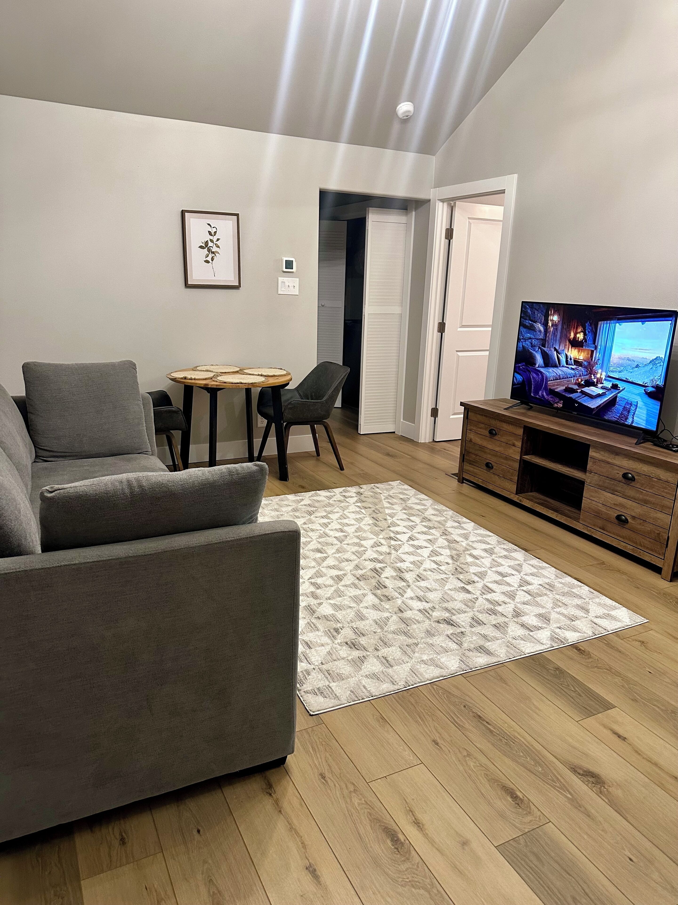 Cozy Retreat With Hot Tub, Washer/dryer & Sofa Bed - Liberty Lake, WA