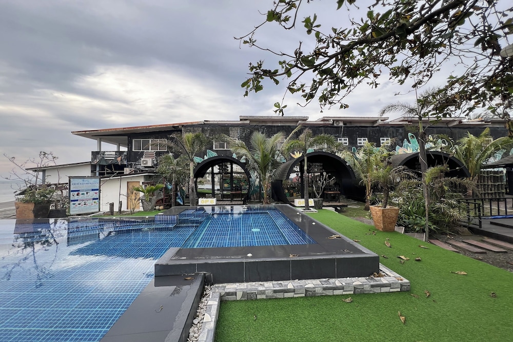 Funtasea Hotel And Beach Resort - Iba