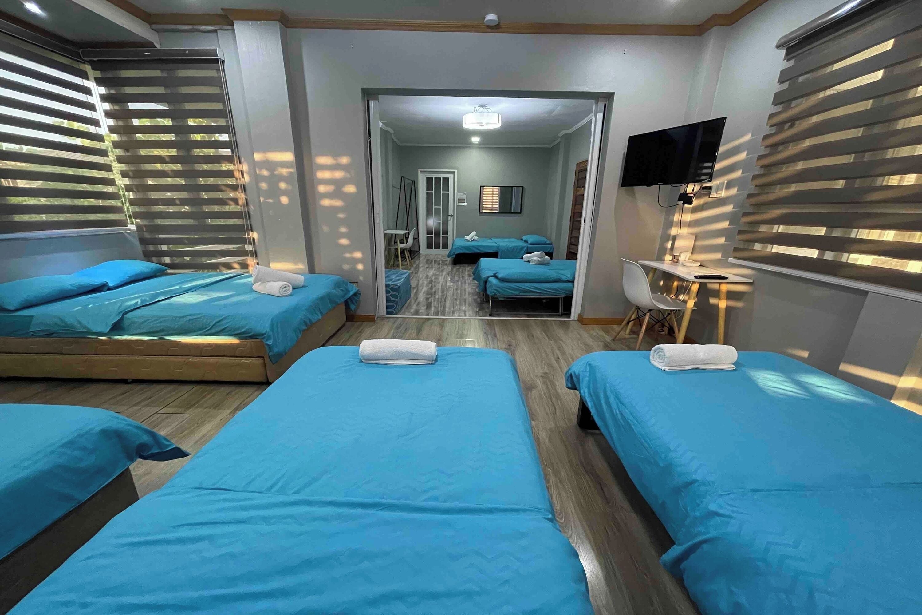 Quarto família | Escrivaninha, camas extras/dobráveis (sobretaxa), Wi-Fi de cortesia