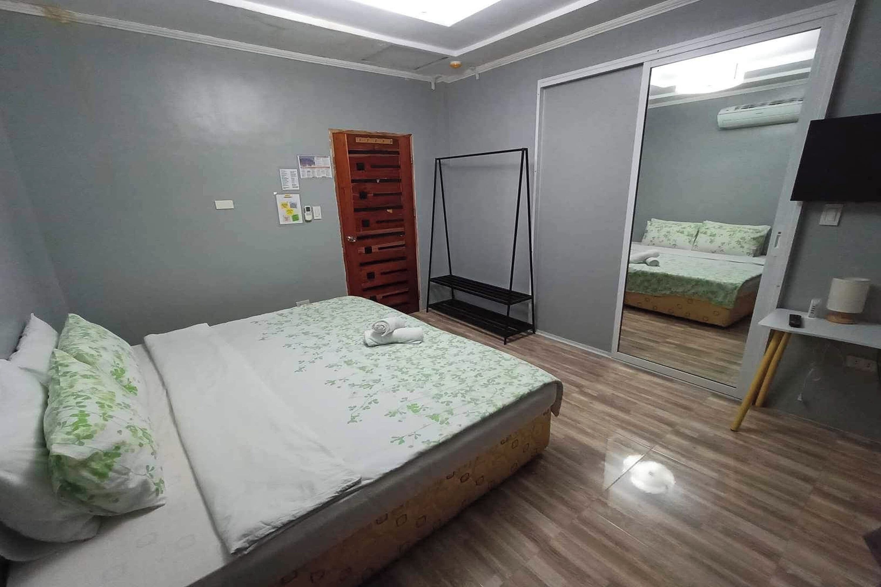 Quarto casal standard (Couple 2) | Escrivaninha, camas extras/dobráveis (sobretaxa), Wi-Fi de cortesia