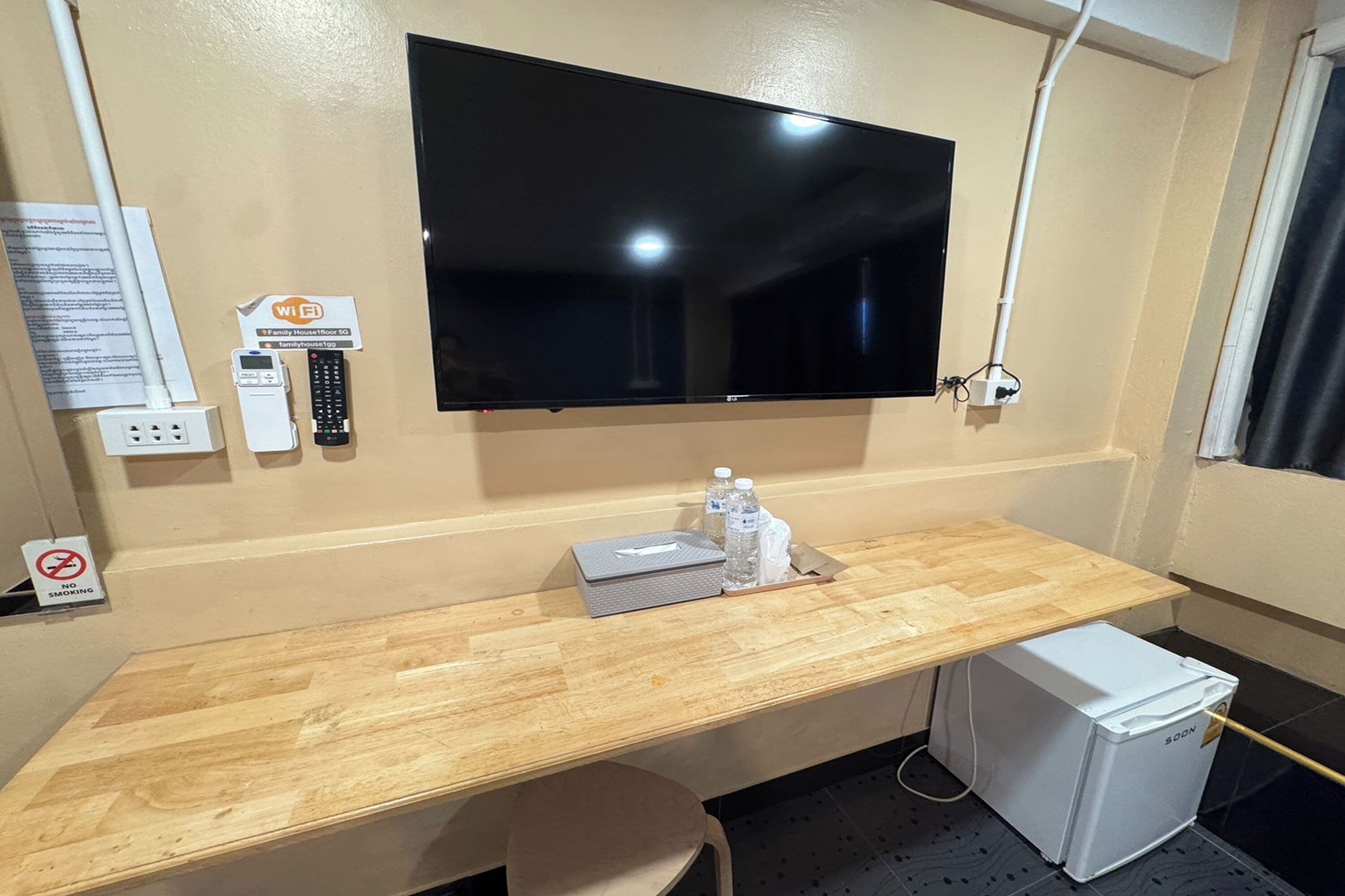 Secretária, Wi-fi grátis, roupa de cama fornecida 