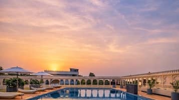 Piscina exterior sazonal