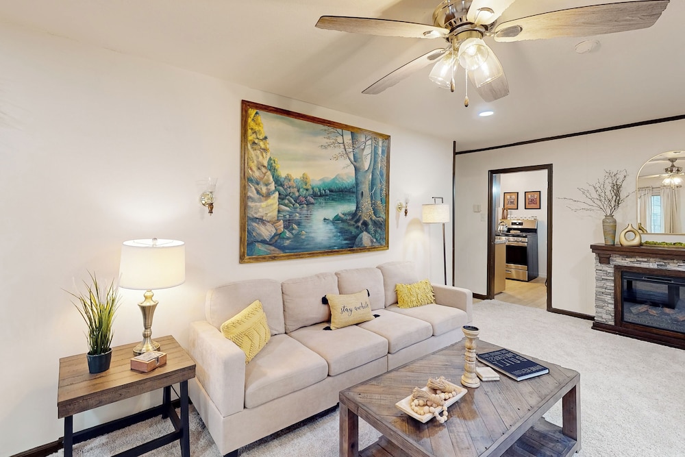 3br Private Stay W/ Game Room & Fireplace - Kota