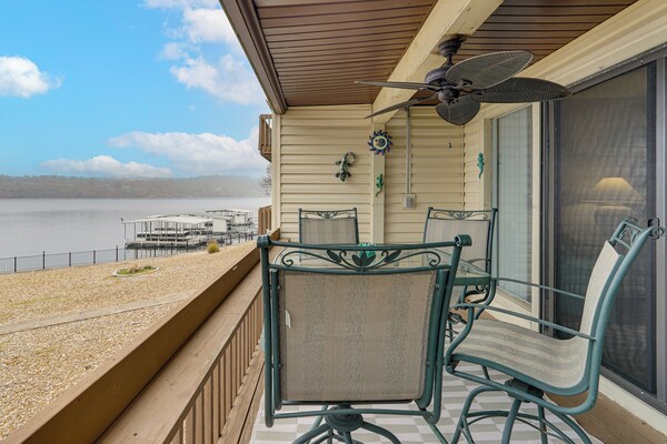 Main Channel View! Condo W/ Dock & Pool Access - Sunrise Beach, MO