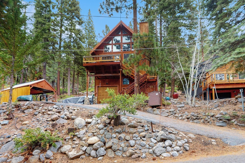 2br Dog-friendly Cabin W/ Lake Views - North Lake Tahoe, CA
