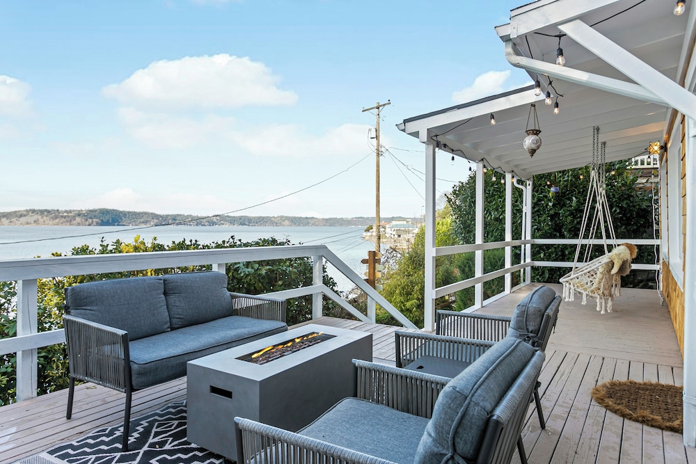 1 Br Waterfront Cottage On The Puget Sound - Puyallup, WA