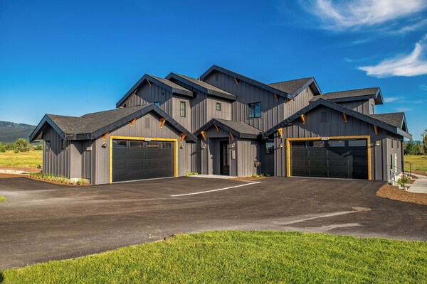 3 Br Duplex W/ Full Kitchen, W & D - Lake Solitude, WY