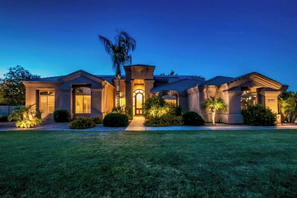 4br Home Oasis W/ Saltwater Pool, Hot Tub & Sauna - Queen Creek, AZ