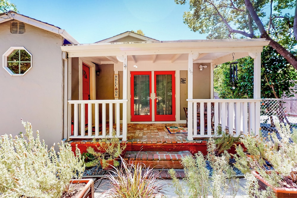 Dog-friendly 2br W/ Porch, Close To Everything - Fairfax, CA