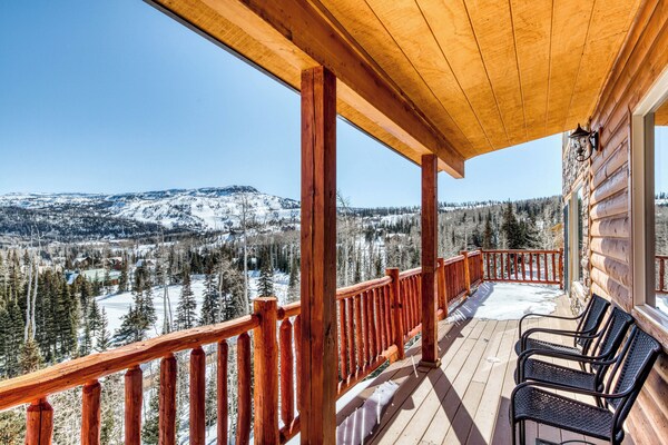 Brian Head 'View-topia' W/ Mtn Views & King Suite - Utah