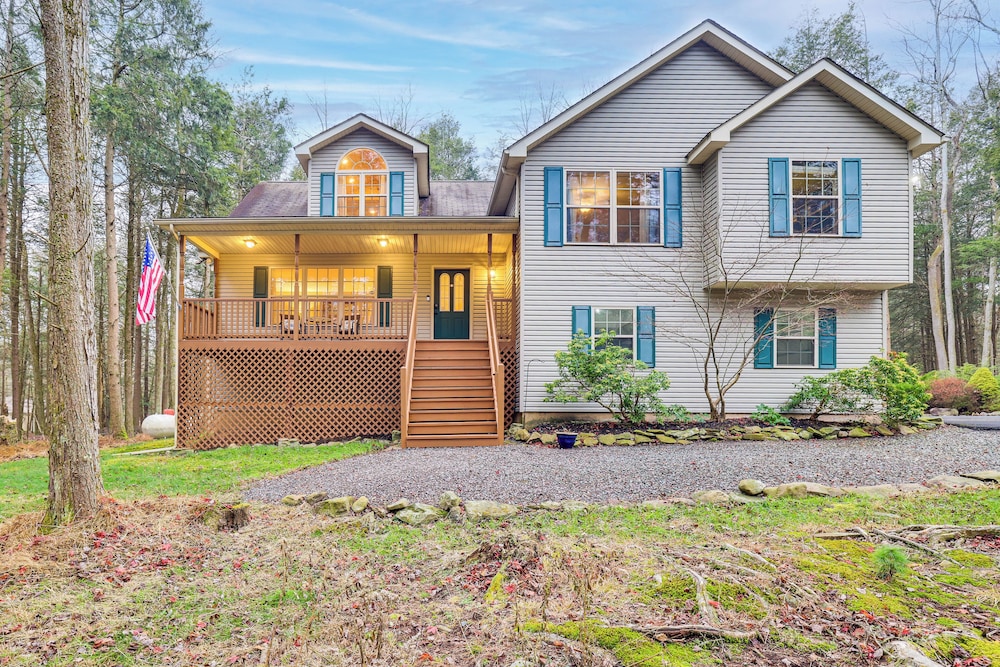 Fire Pit, Games & Outdoor Fun! Poconos Retreat - Pocono Mountains, PA