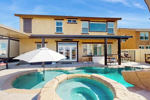 Outdoor Oasis W/ Pool & Hot Tub: Perris Getaway - Menifee, CA