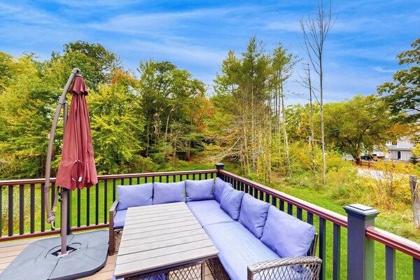 3 Br Cozy Retreat W/ Spacious Deck & Fire Pit - New Hampshire (State)