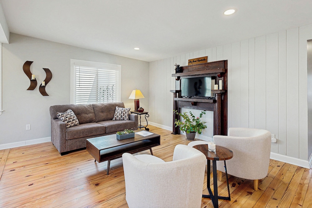 2br House In Town W/ Laundry, Wifi, Pond - Black Mountain, NC