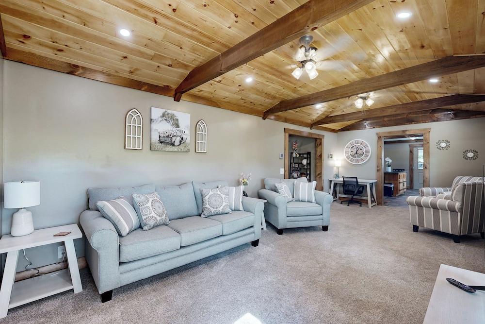 Charming Home W/ Patio Near Downtown! - Morganton, NC