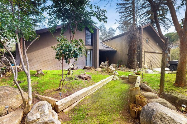 Yard & Patio: Quiet & Well-stocked Riverside Home - California
