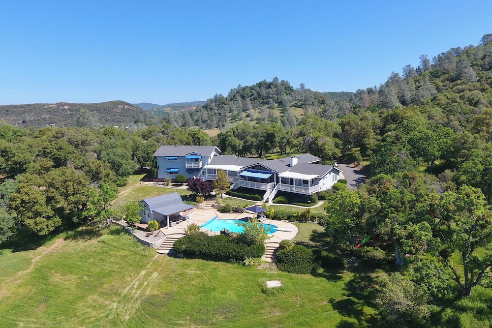5br Estate On Acreage W/ Private Pool, Near Hiking - Murphys, CA