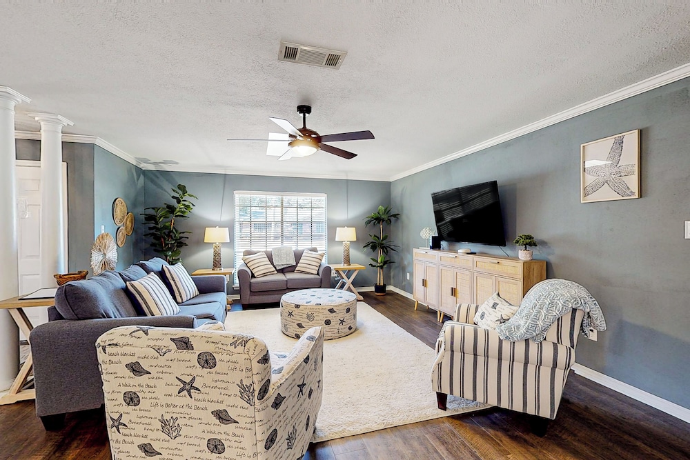 Home W/ Private Pool & Spacious Yard - Pass Christian, MS