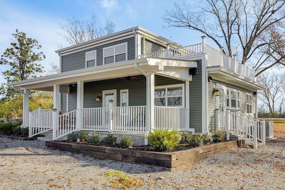 1 Block To Dtwn Lewisburg! Quiet Home W/ Decks - Chapel Hill, TN