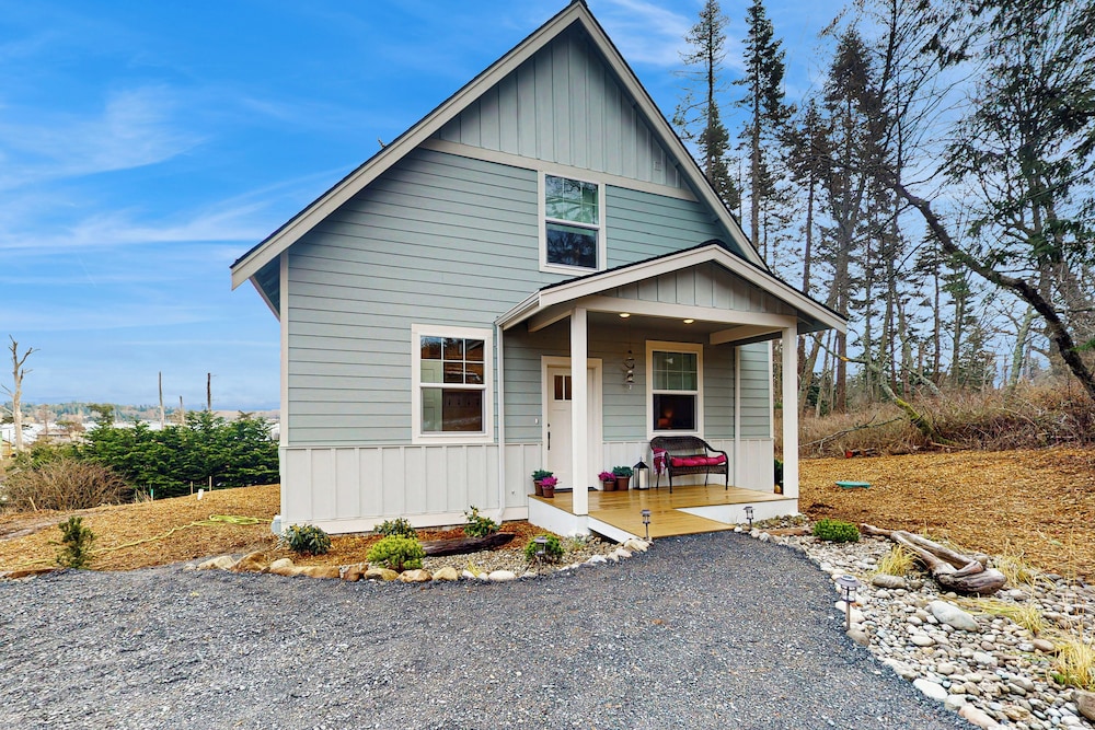 2 Br House Newly Built W/ Hot Tub & Mt Baker Views - San Juan Islands, WA