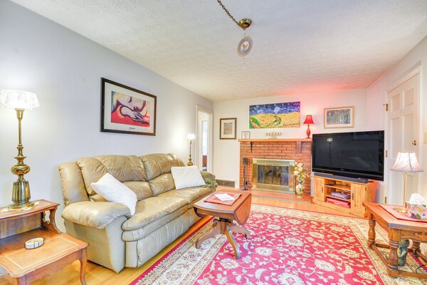 Near Trails & Wine: Quiet Blue Ridge Highlands Apt - Hanging Rock State Park, Danbury