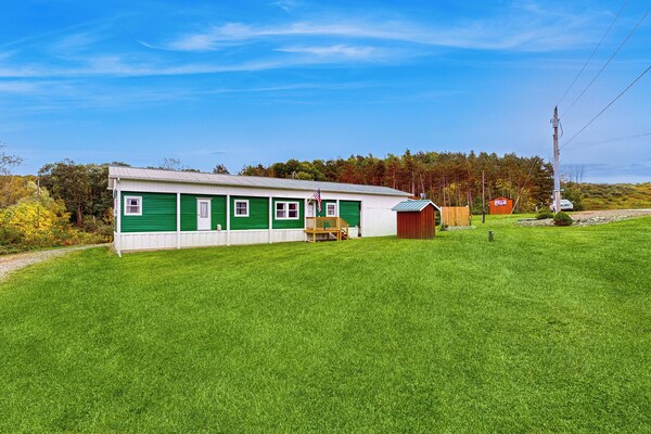 1-br Cozy Retreat W/ Scenic Views & Patio - State of New York