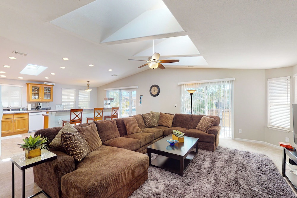 Exclusive 3br W/ Pool, Hot Tub, W/d, & Clubhouse - Havasu Lake, CA