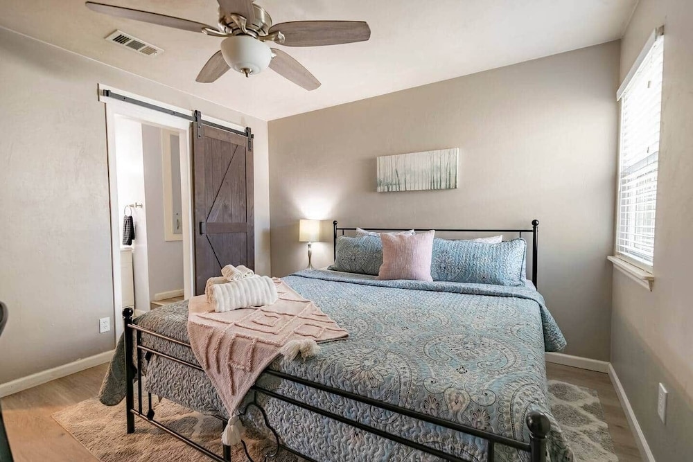 🏆FSU Condo - King bed, great for Orientation & campus tours ...