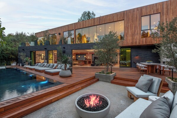 Hutton Canyon - Scandinavian Retreat in BH w/ Infinity Pool & Canyon ...