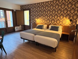 Edredões de penas, cofre no quarto, Wi-fi grátis 