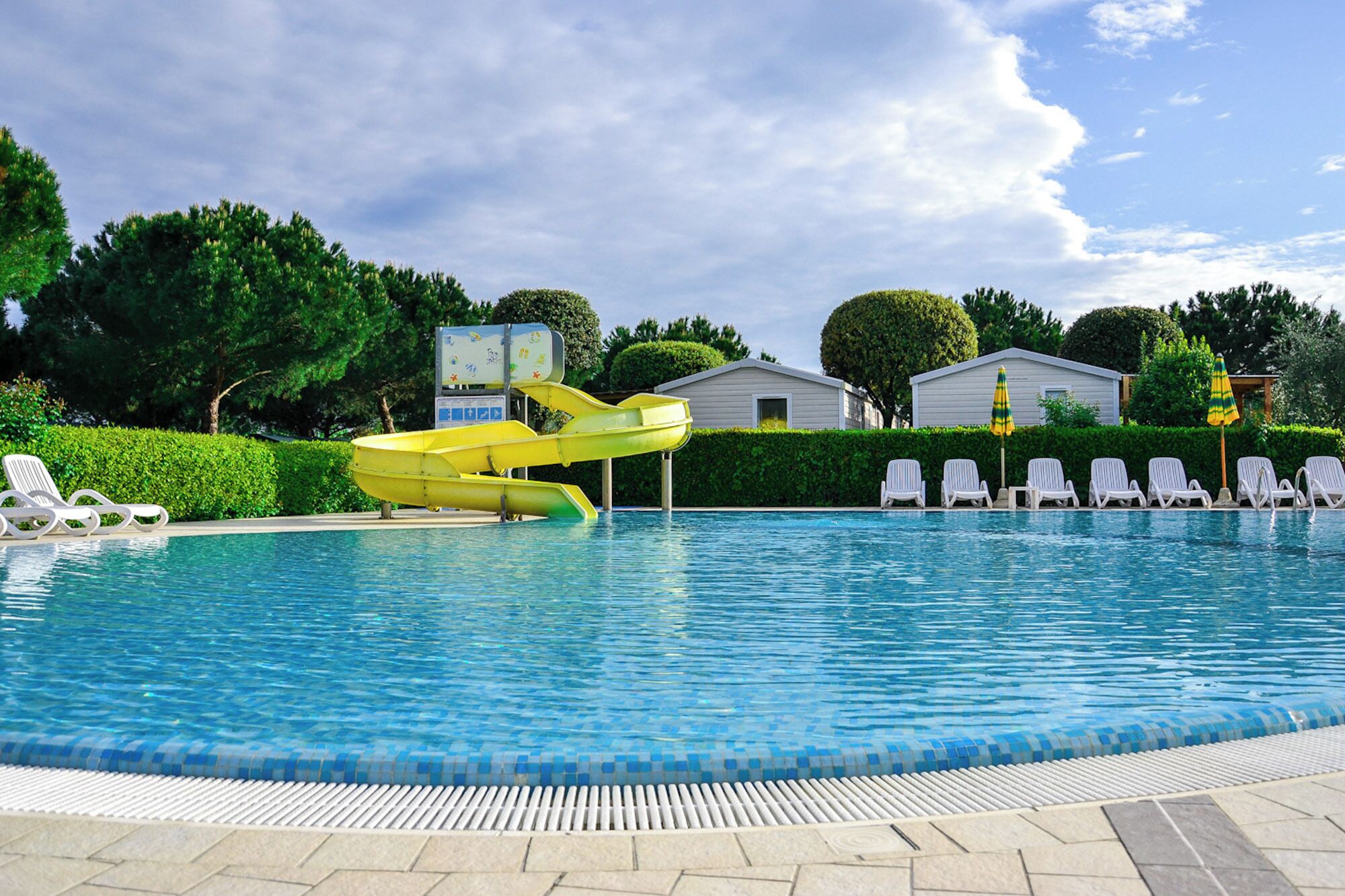 Piscina exterior sazonal 