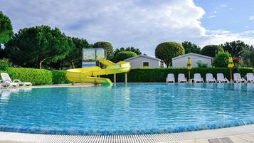 Piscina exterior sazonal