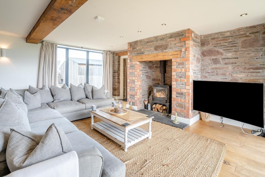 6 Bed In Llanwern (Oc-w31947) - Brecon