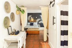 Quarto Triplo Deluxe | Com decoração personalizada, com mobília individualizada, Wi-fi grátis 