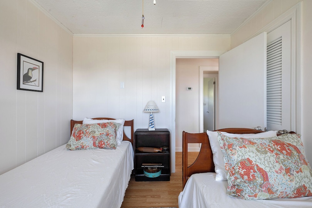 The Griffin House Main Level, Almost Oceanfront Duplex in Pine Knoll ...