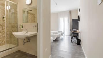 Quarto Triplo Comfort | Casa de banho