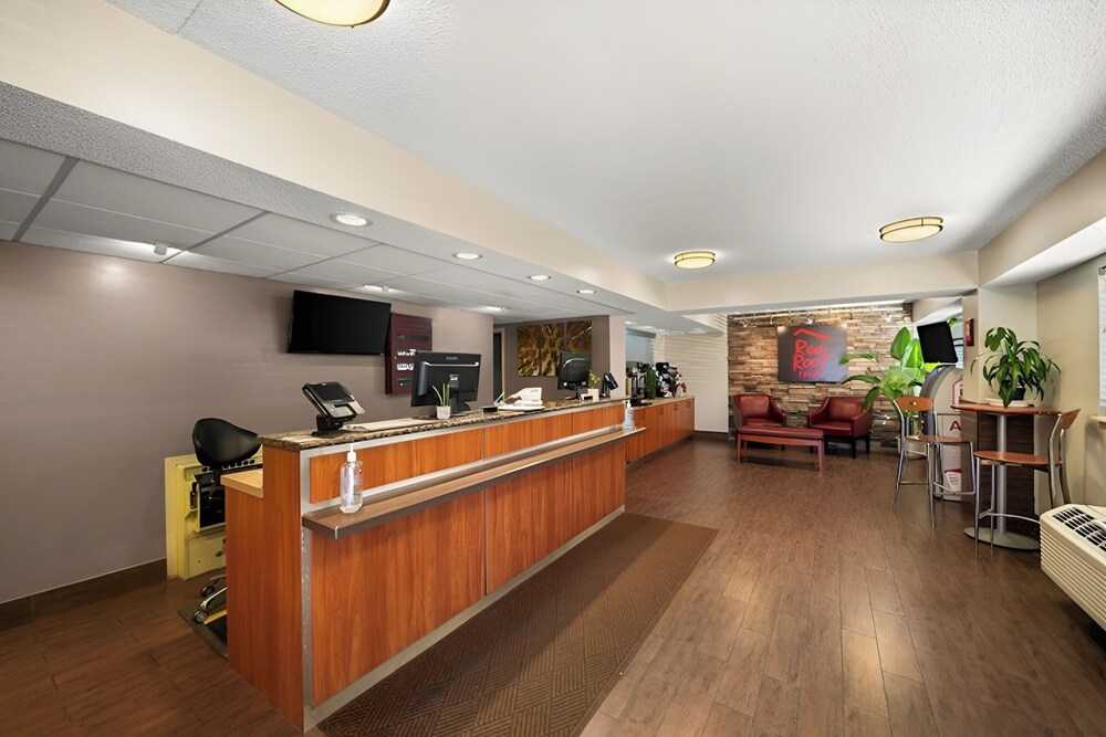 3 Comfortable Airport-Area Rooms Near Lake, Golf, Dining & Local ...