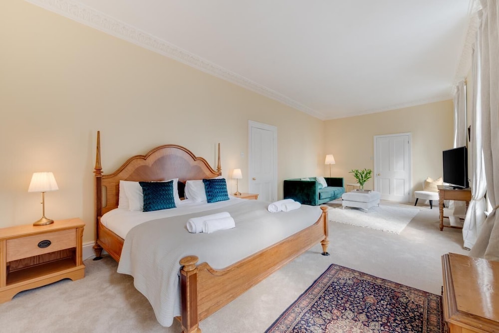 5 Bed in Torquay (oc-bcvane) - Torquay | Vrbo