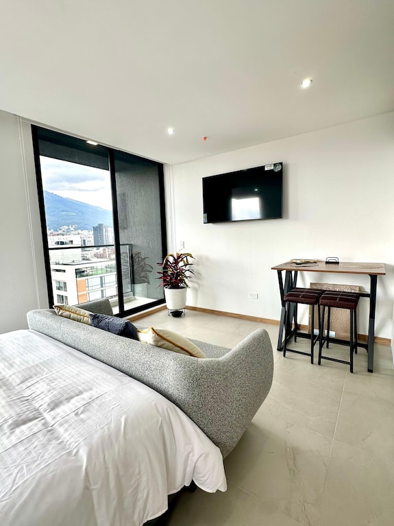 Business With A View Near La Carolina - Quito