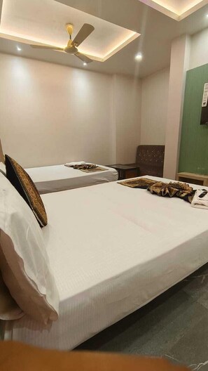 Quarto casal luxo | Escrivaninha, Wi-Fi de cortesia