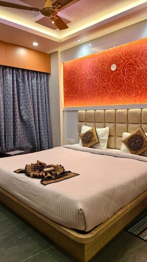 Quarto casal luxo | Escrivaninha, Wi-Fi de cortesia