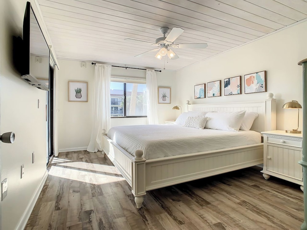 Beautiful Beach Condo, Pools, Bikes, Short Walk to the Beach - Butler ...