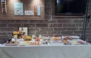 Pequeno-almoço tipo buffet diário incluído 