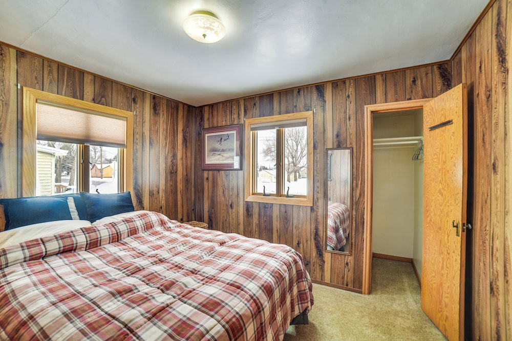 Spacious Retreat w/ Private Yard & Deck in Roscoe! - Roscoe | Vrbo