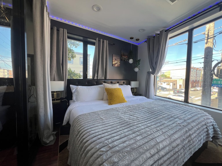 Center City Skyline View - 2br - King Bed & 2 More- Near All Great Philly Spots - Philadelphia