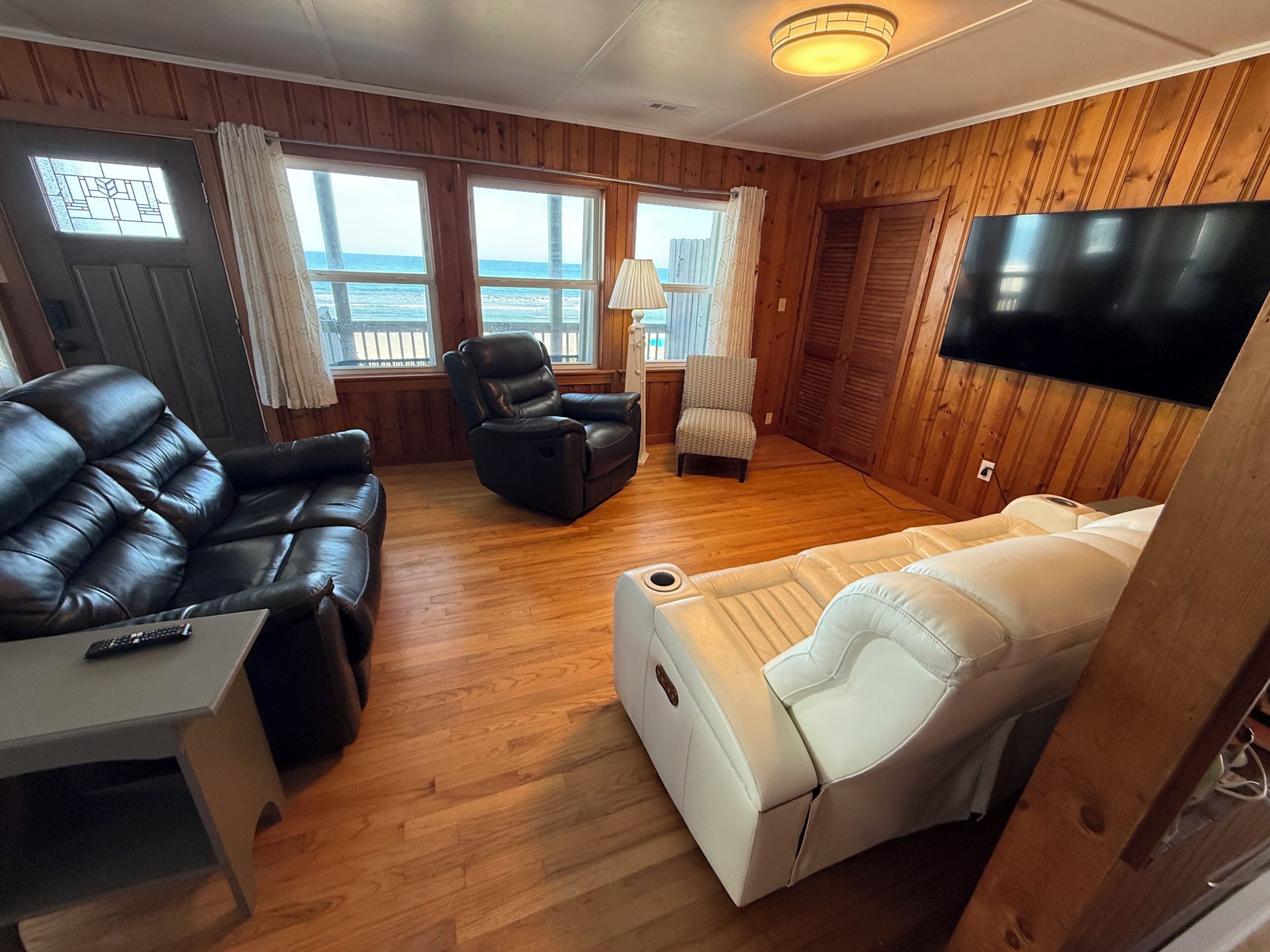 Surf City Oceanfront -6br -2.5 Bath -Sleeps 12 -Direct Beach Access - Surf City, NC