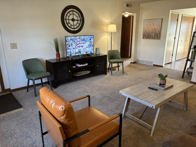 Perfect Location - 2-bedroom Property... With Lots Of Amenities - Saint Joseph, MO