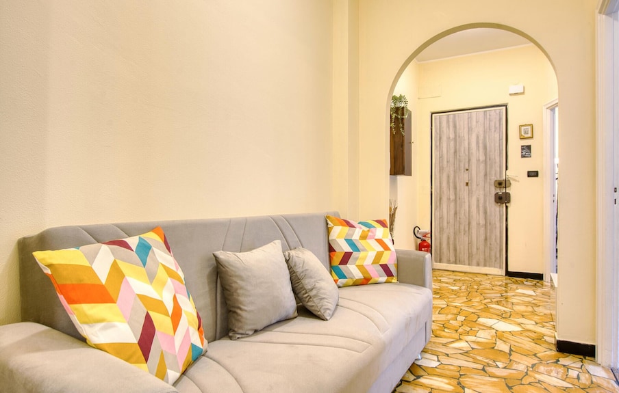 Impresionante Apartamento De 2 Dormitorios En Génova - Génova