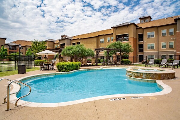 Landing Furnished Apartments Near East Arlington - Gotham City, Arlington
