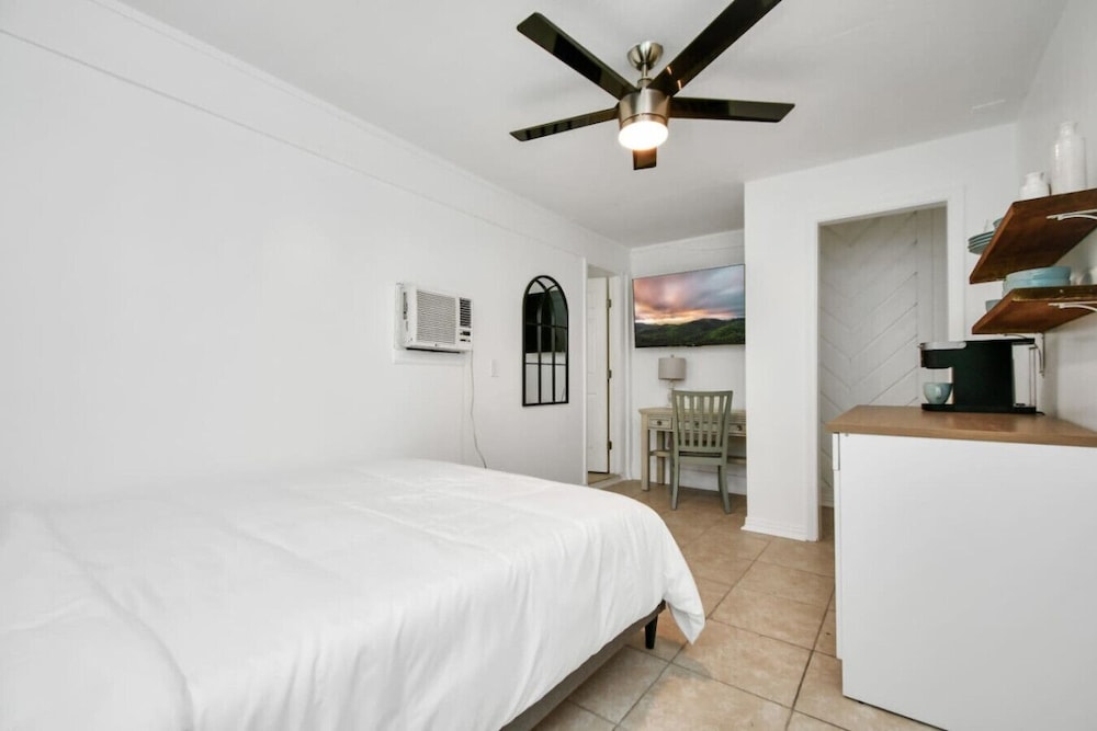 Cozy Mini-Studio: Queen Bed & Coffee Nook Reviews, Deals & Photos 2026 ...